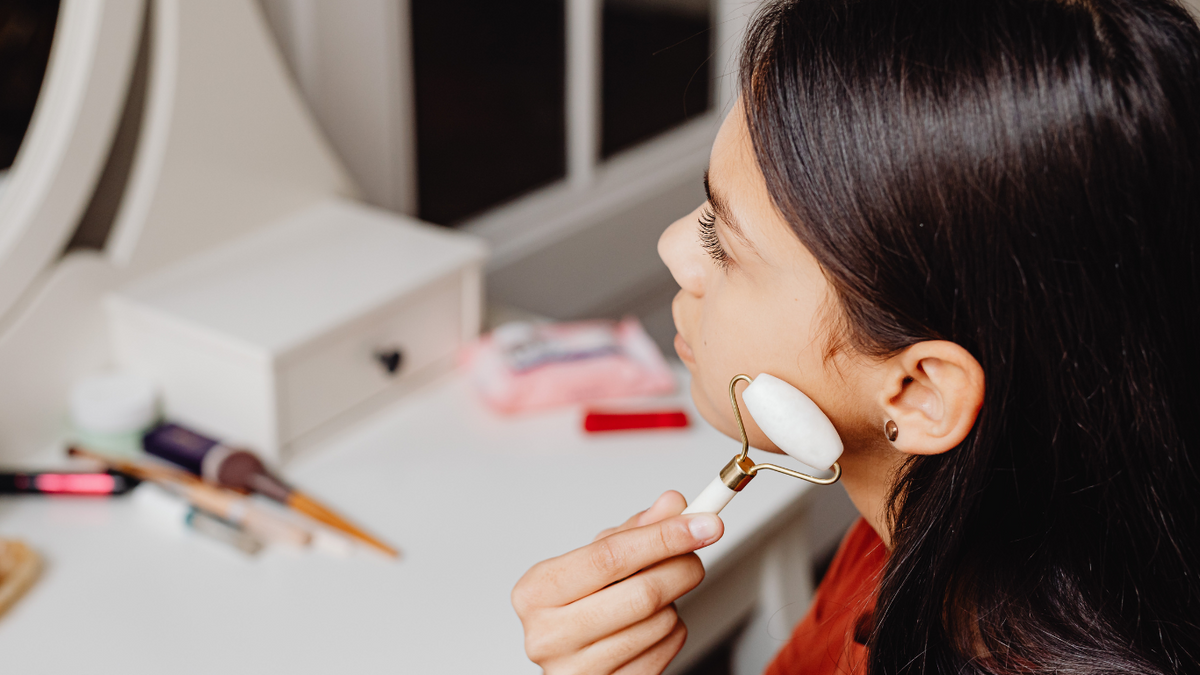 Rodillo facial: para qué sirve, cómo usarlo y tipos recomendados – 5punto5